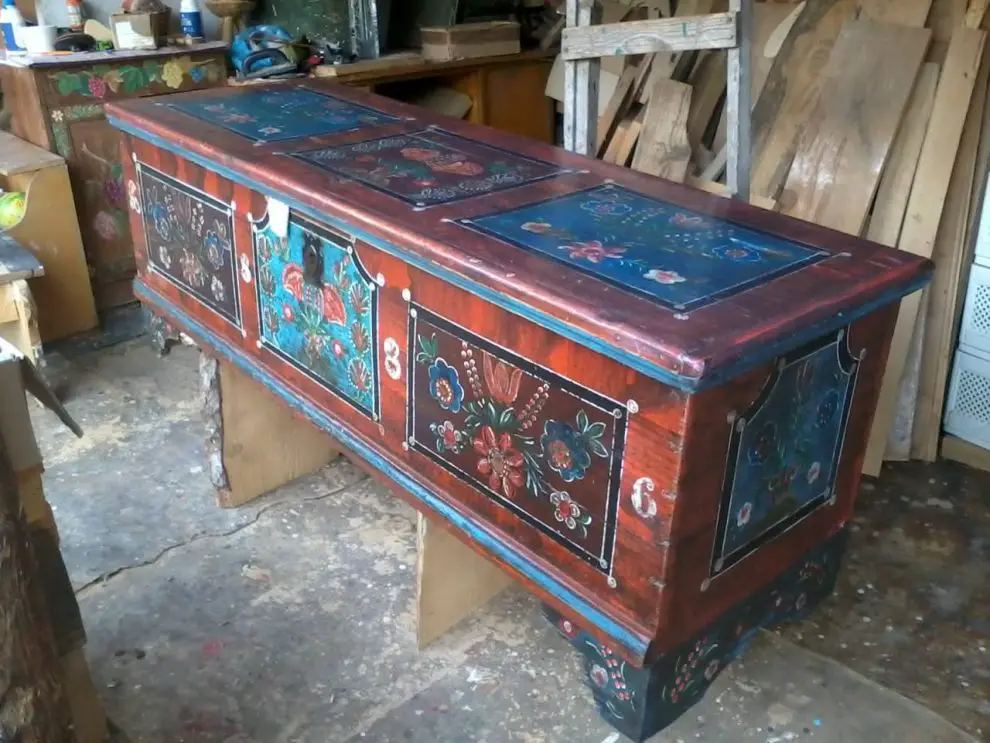 Universalitatea mobilei pictate tradiționale - Revista din lemn