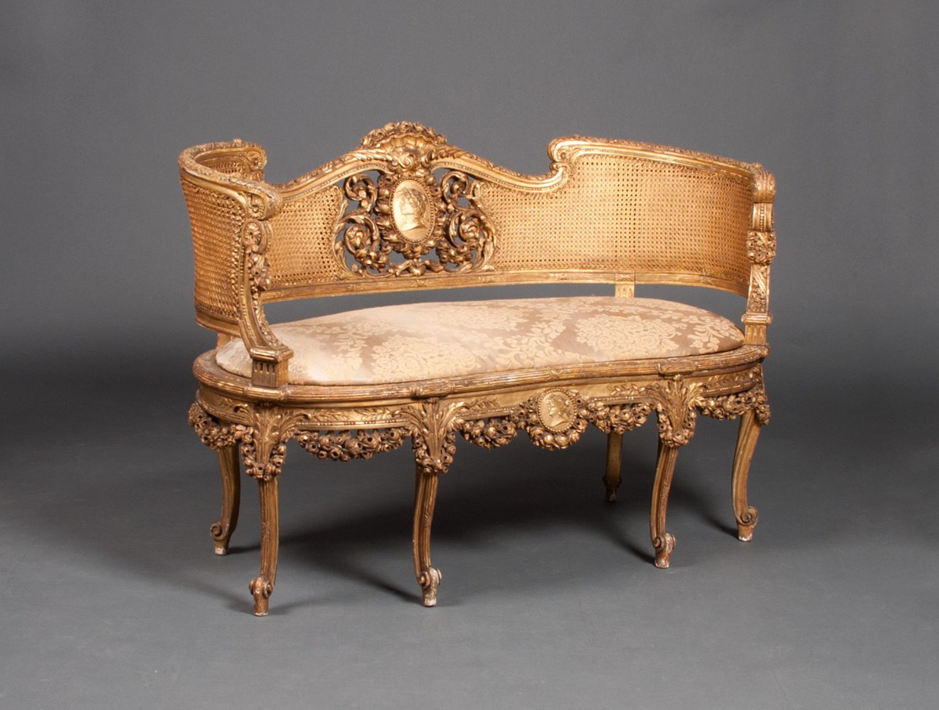 Stiluri în mobilă - Rococo - Revista din lemn