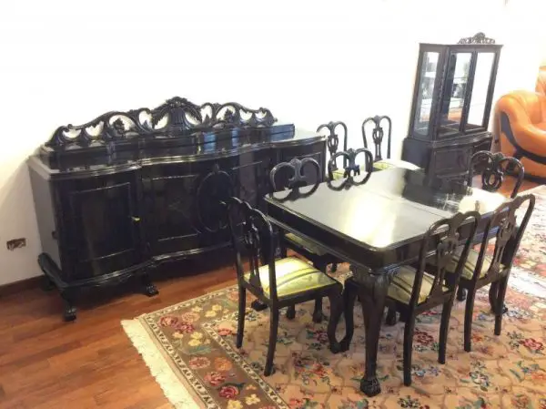 Mobilier vechi de peste 100 de ani salvat de specialiști pasionați ...