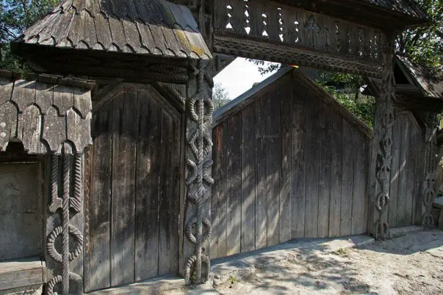 The symbols of the beautiful Maramures gates - Revista din lemn